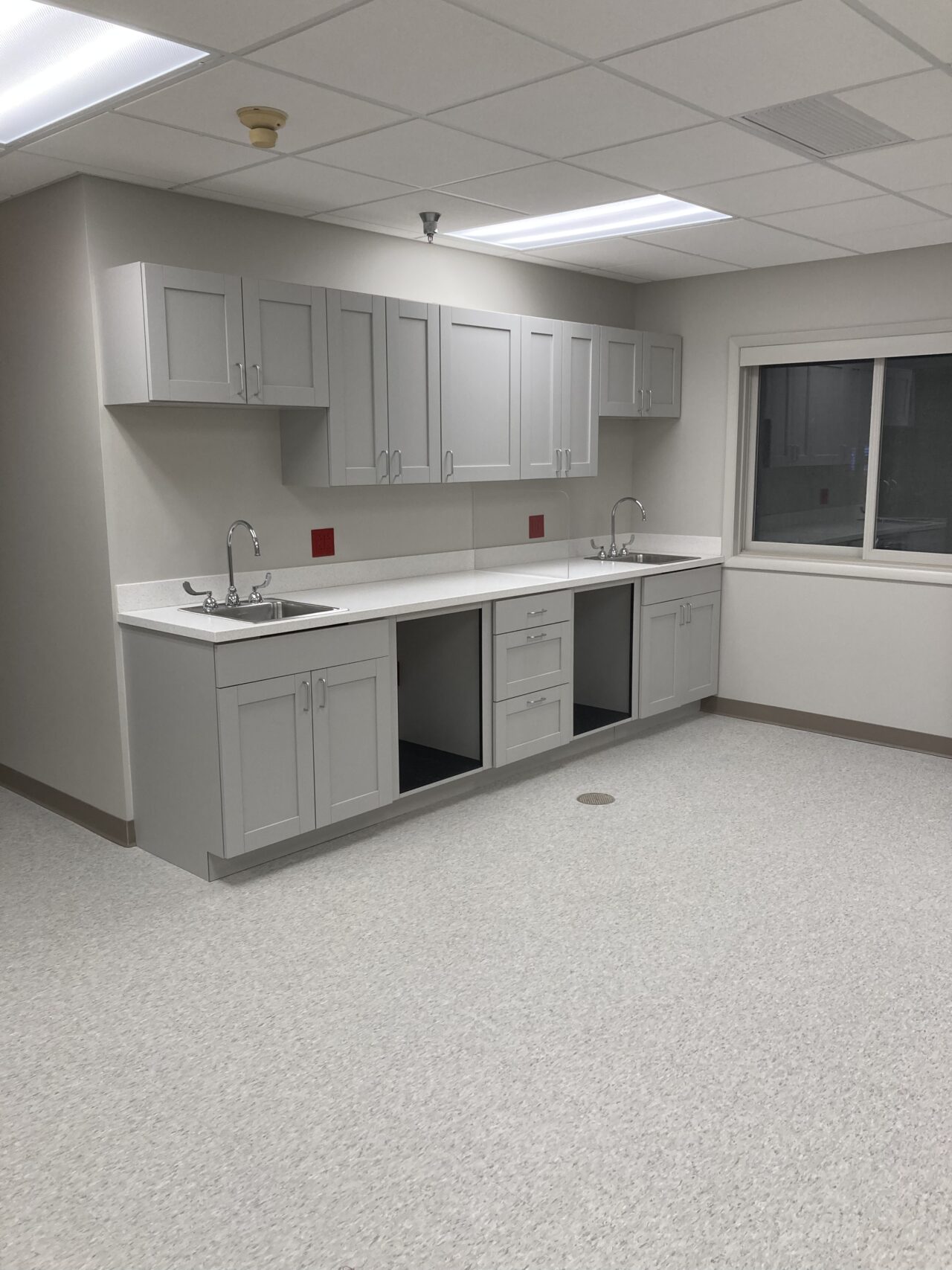 Arbors of Oregon Dialysis Room - Corrigan Construction